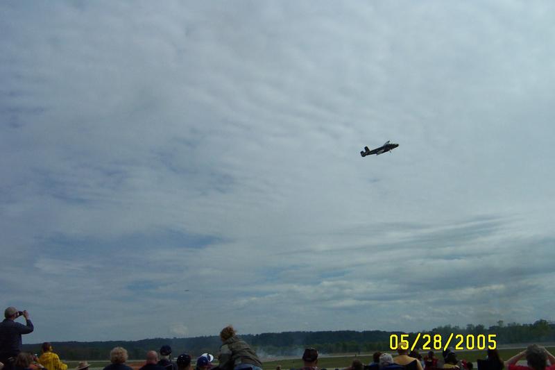 Airplanes/Redwing Air Show/Miss Mitchell in flight