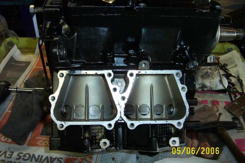Johnson 90hp 1990/Teardown/intake ports